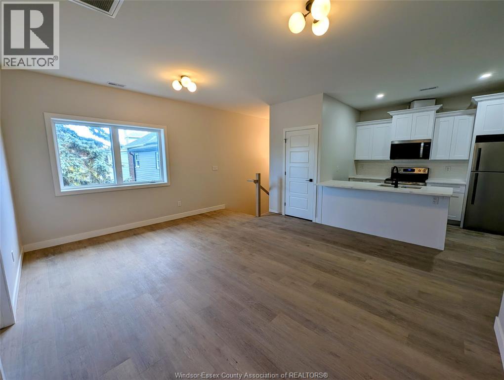 926-928 Giles Boulevard Windsor - 25031260 | The Zahnd Team