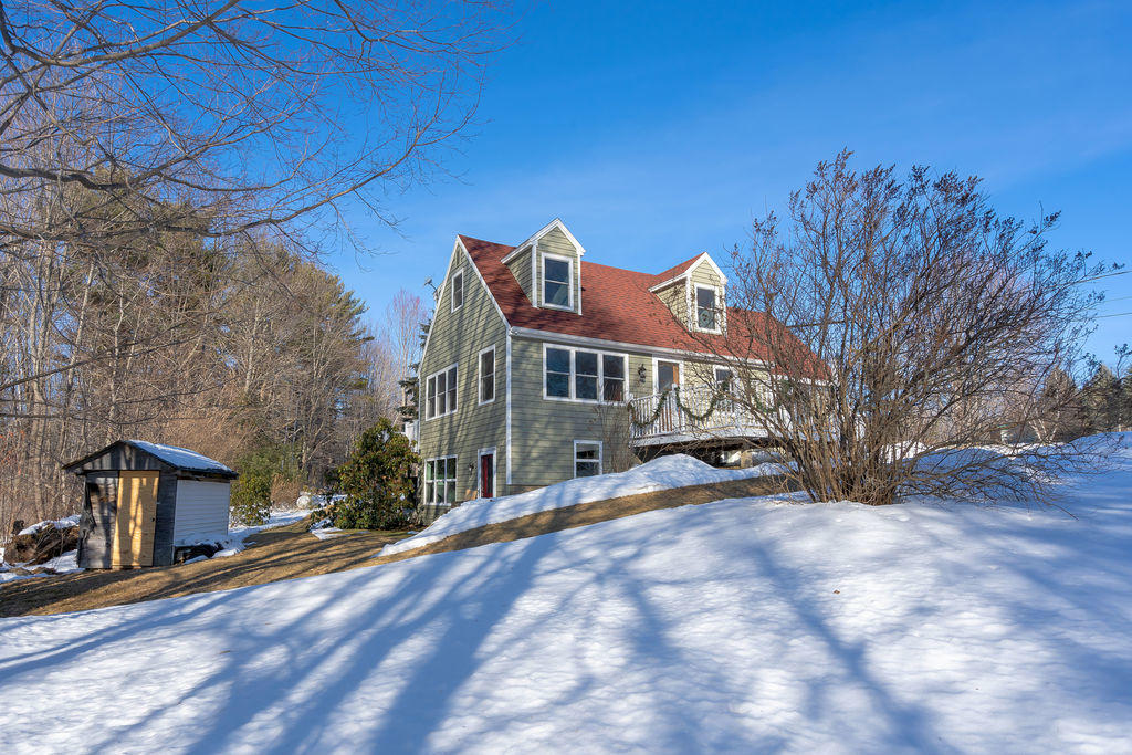 8 Damon Road, Raymond, ME 04071 | 1438559 | Realty of Maine