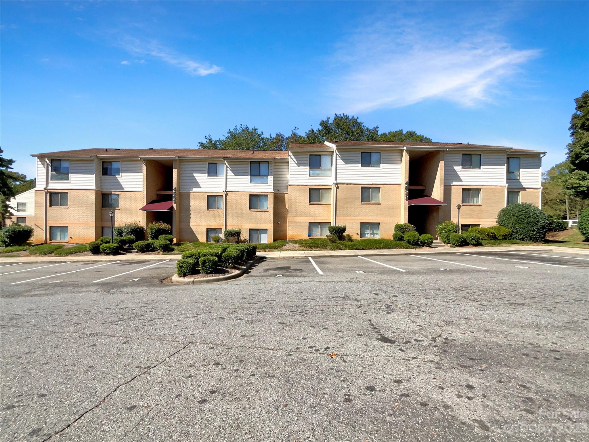 4811 Spring Lake Drive, Charlotte, NC | Car4075319 | Cottingham Chalk