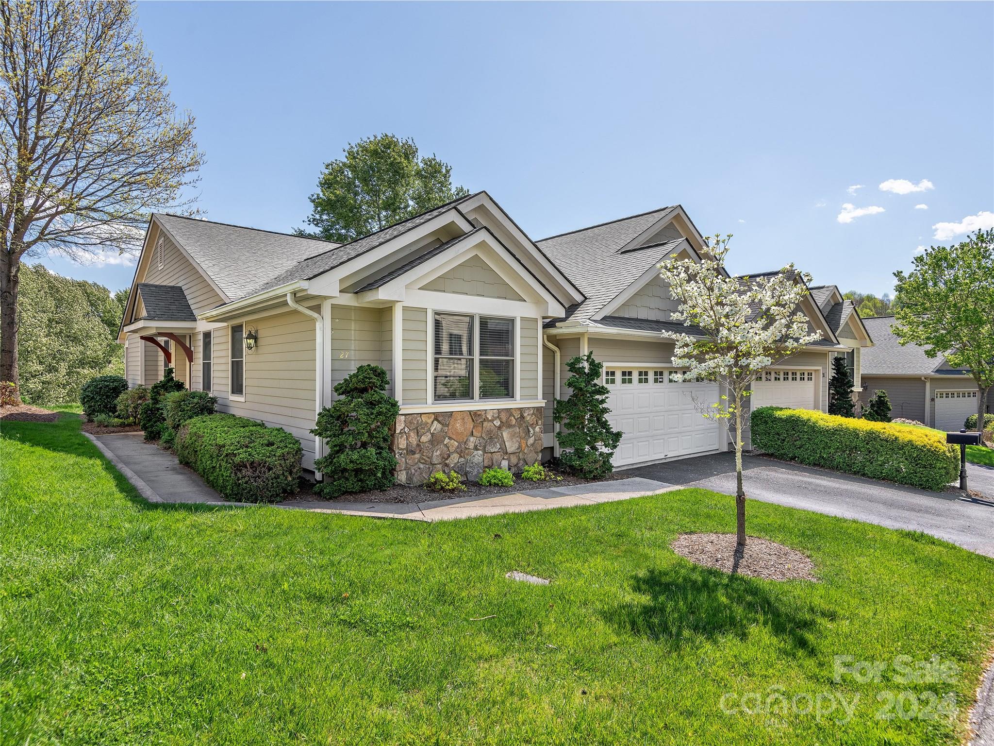 27 Augusta Circle, Waynesville NC Real Estate Listing | MLS# Car4129195