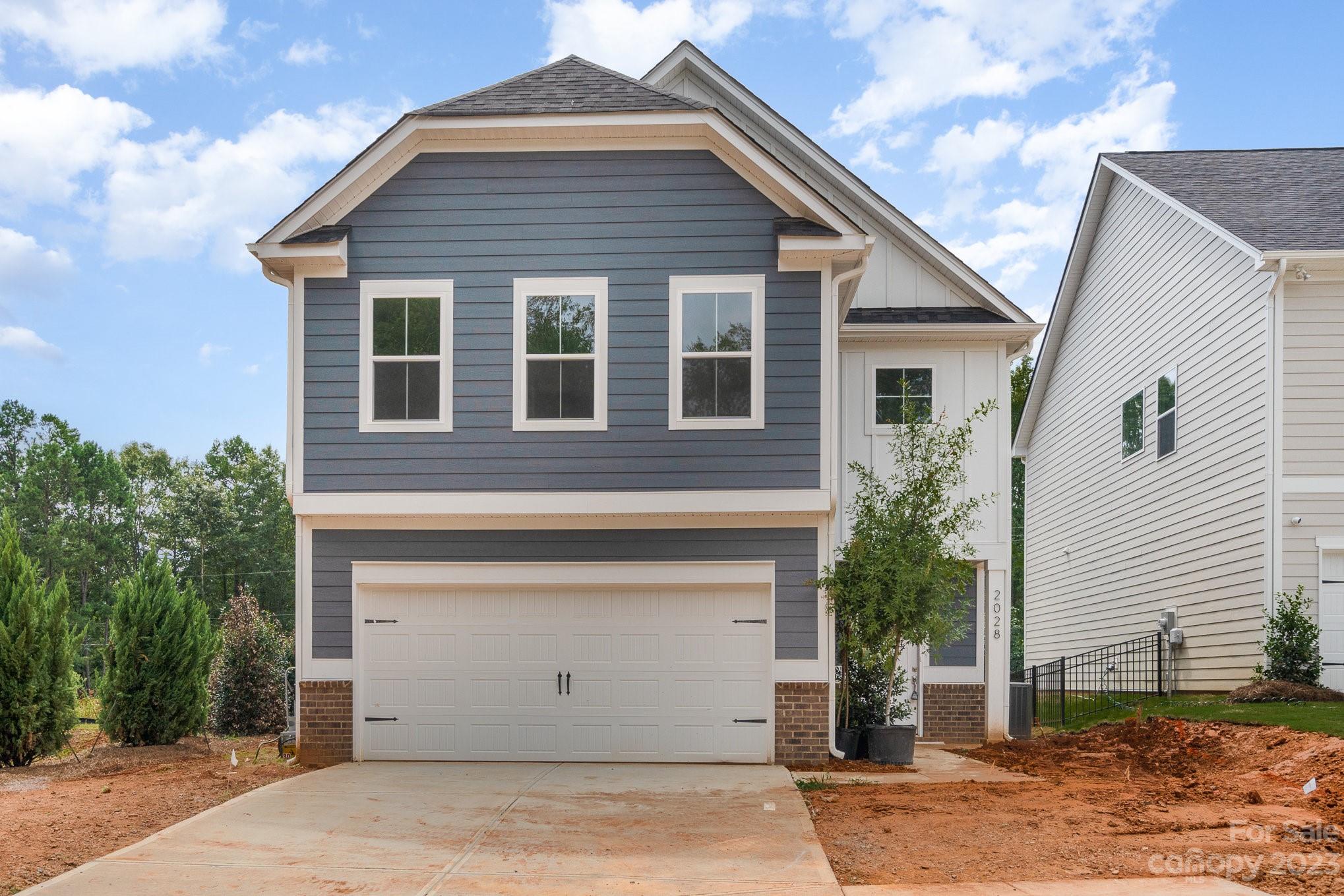 Mecklenburg County, Matthews, NC | Car3936864 | Cottingham Chalk