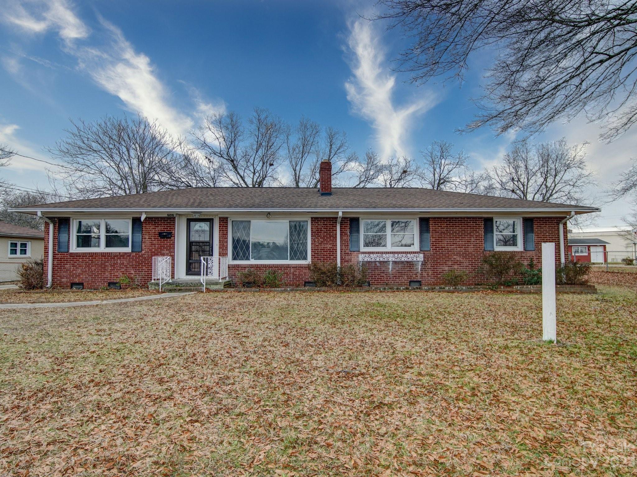 Gaston County, Gastonia, NC | Car4101104 | Cottingham Chalk