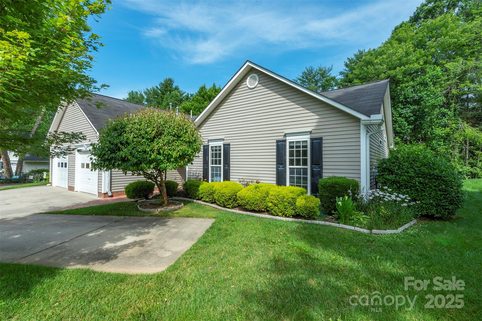 16 Red Barn Lane, Fletcher NC | MLS# Car4268859 - GreyBeard Realty