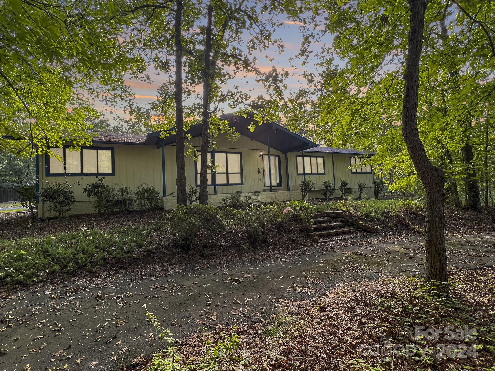 5033 Waxhaw Indian Trail Road, Matthews, NC 28104 | Car4122756 ...
