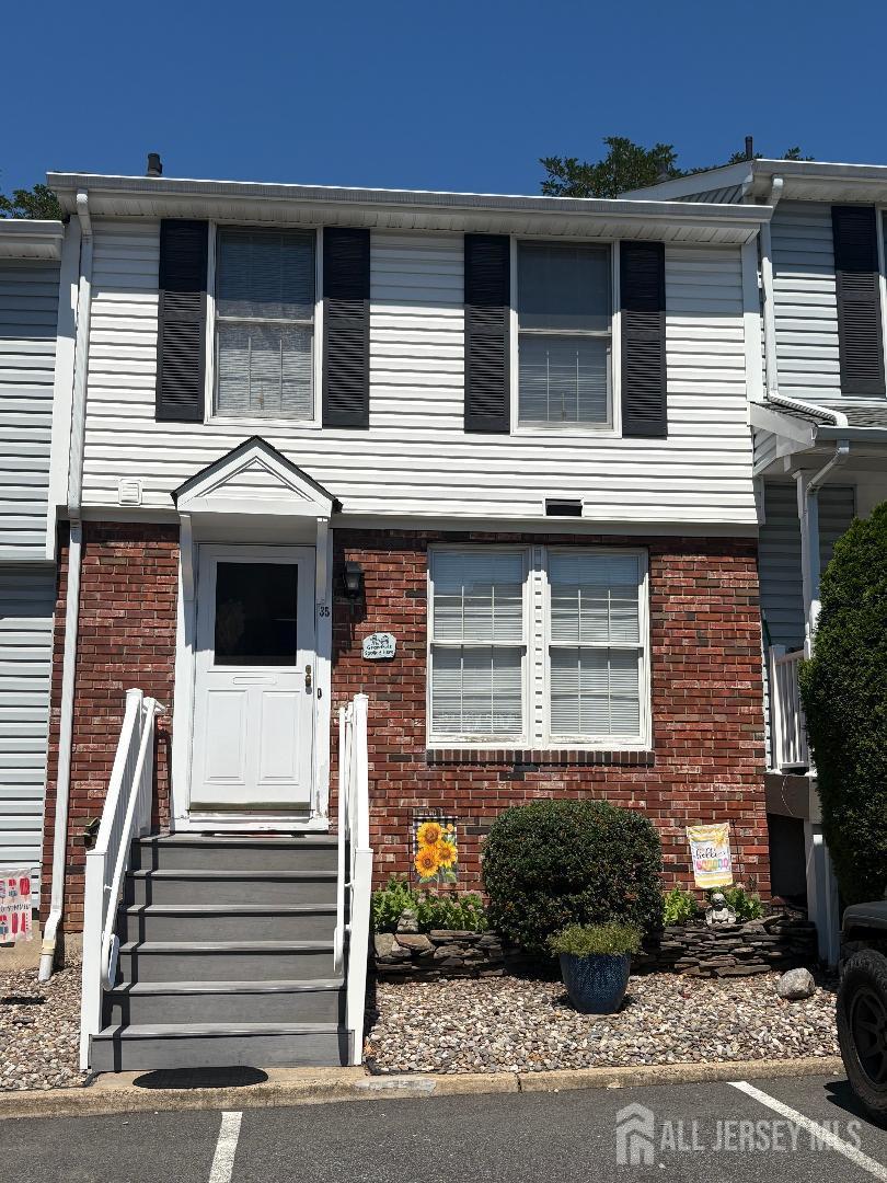35 Dayna Court Perth Amboy, NJ