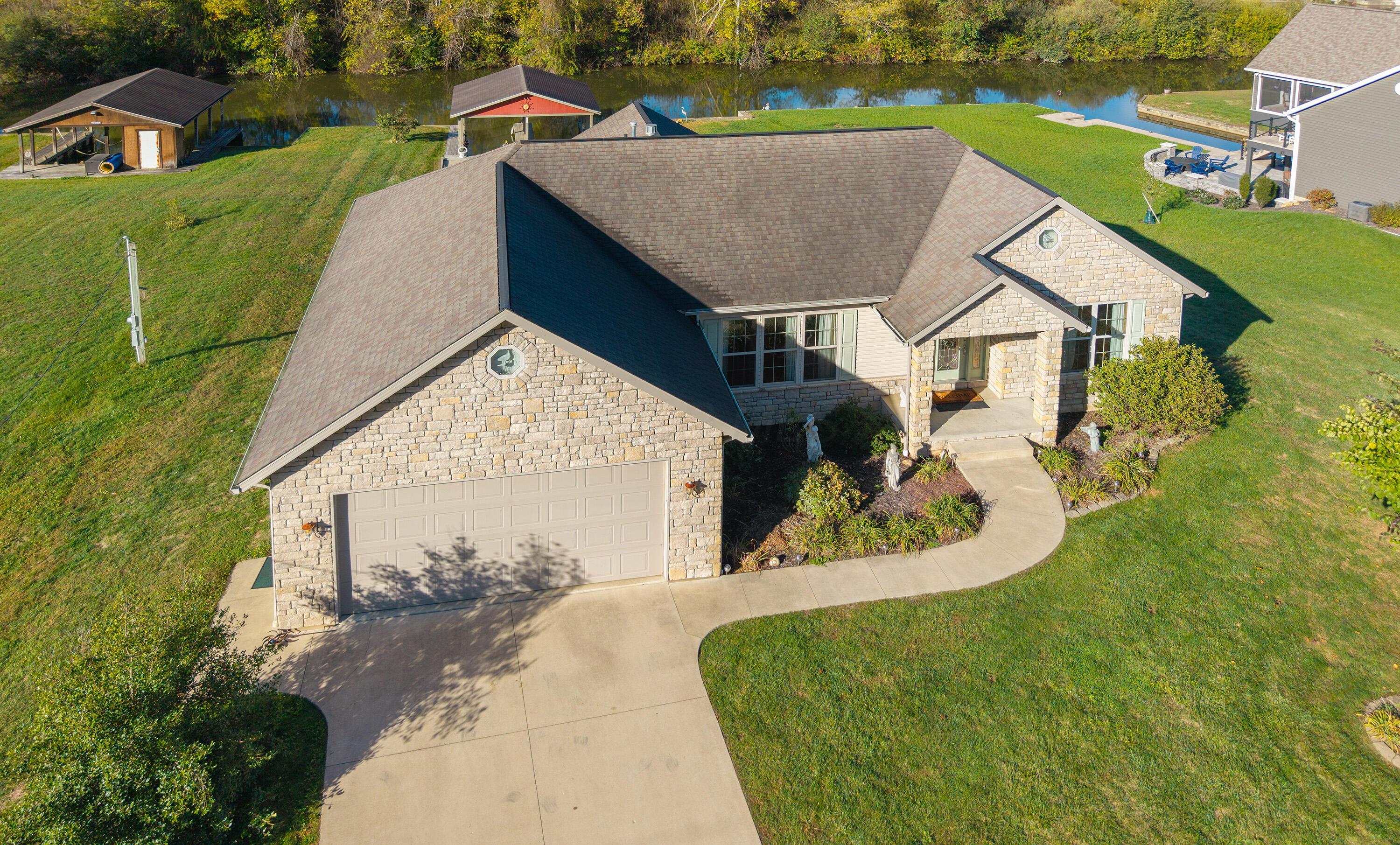 RE/MAX Consultant Group | Apple Valley Lake Toth and Team