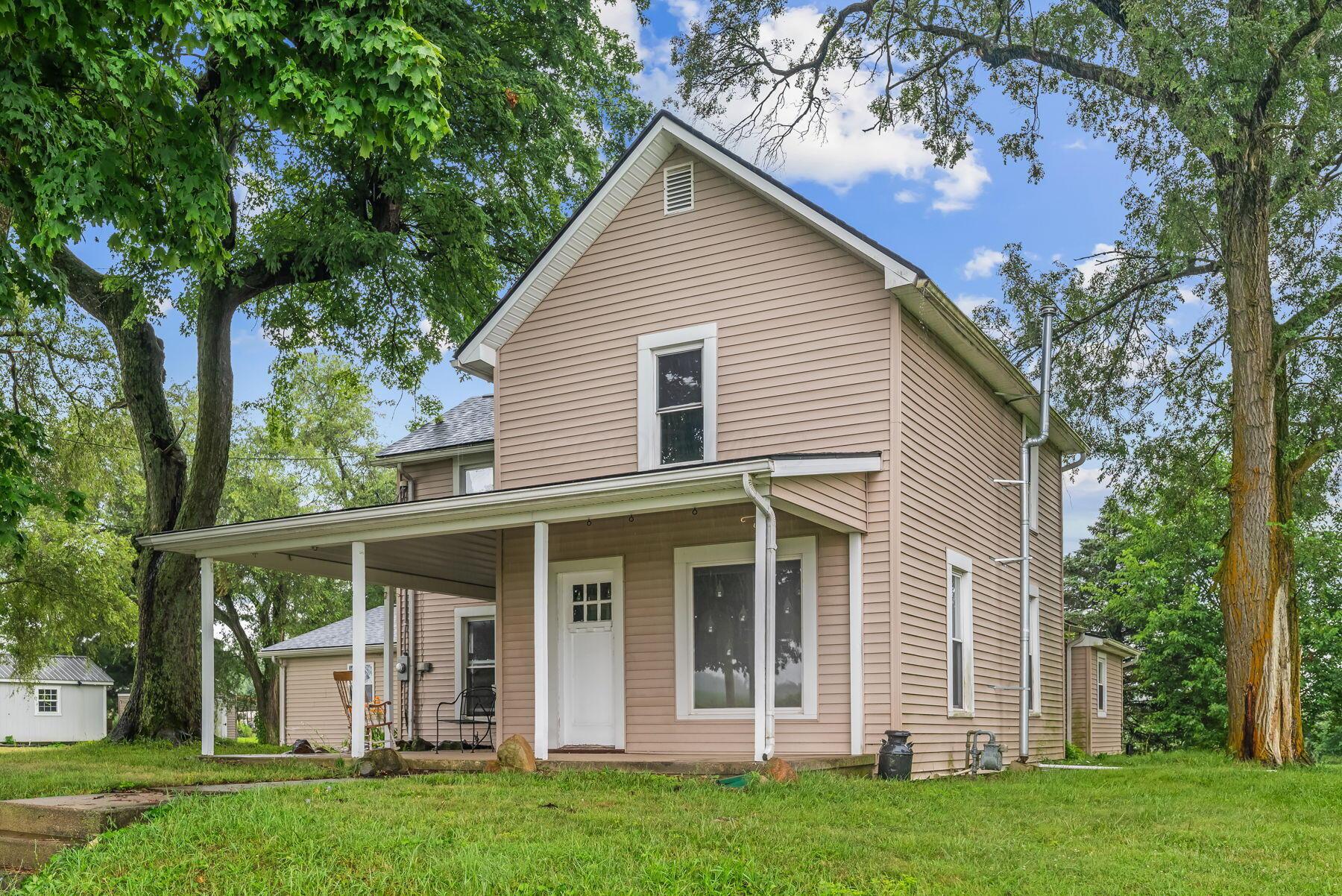 RE/MAX Consultant Group | Apple Valley Lake Toth and Team