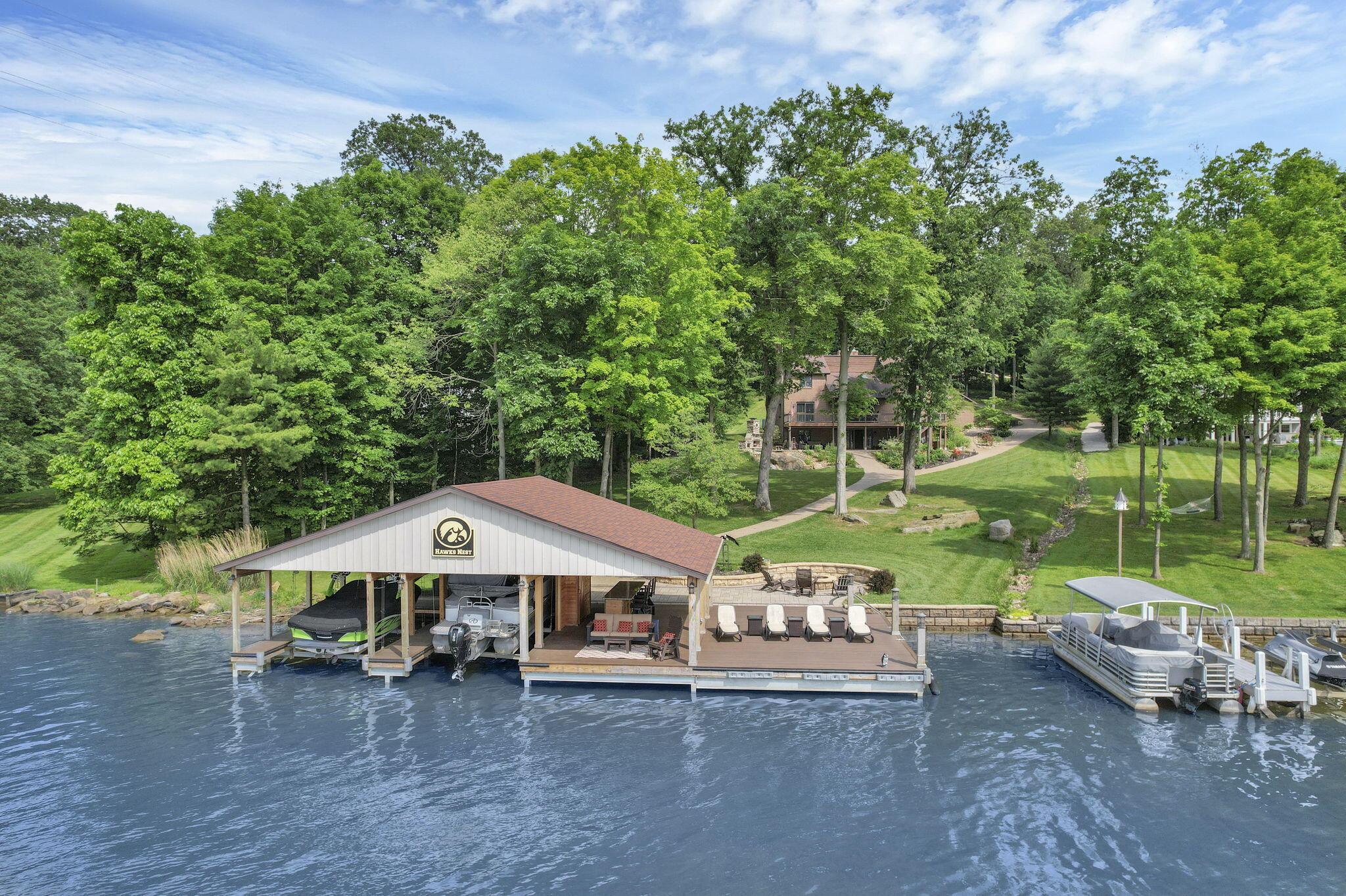 RE/MAX Consultant Group | Apple Valley Lake Toth and Team