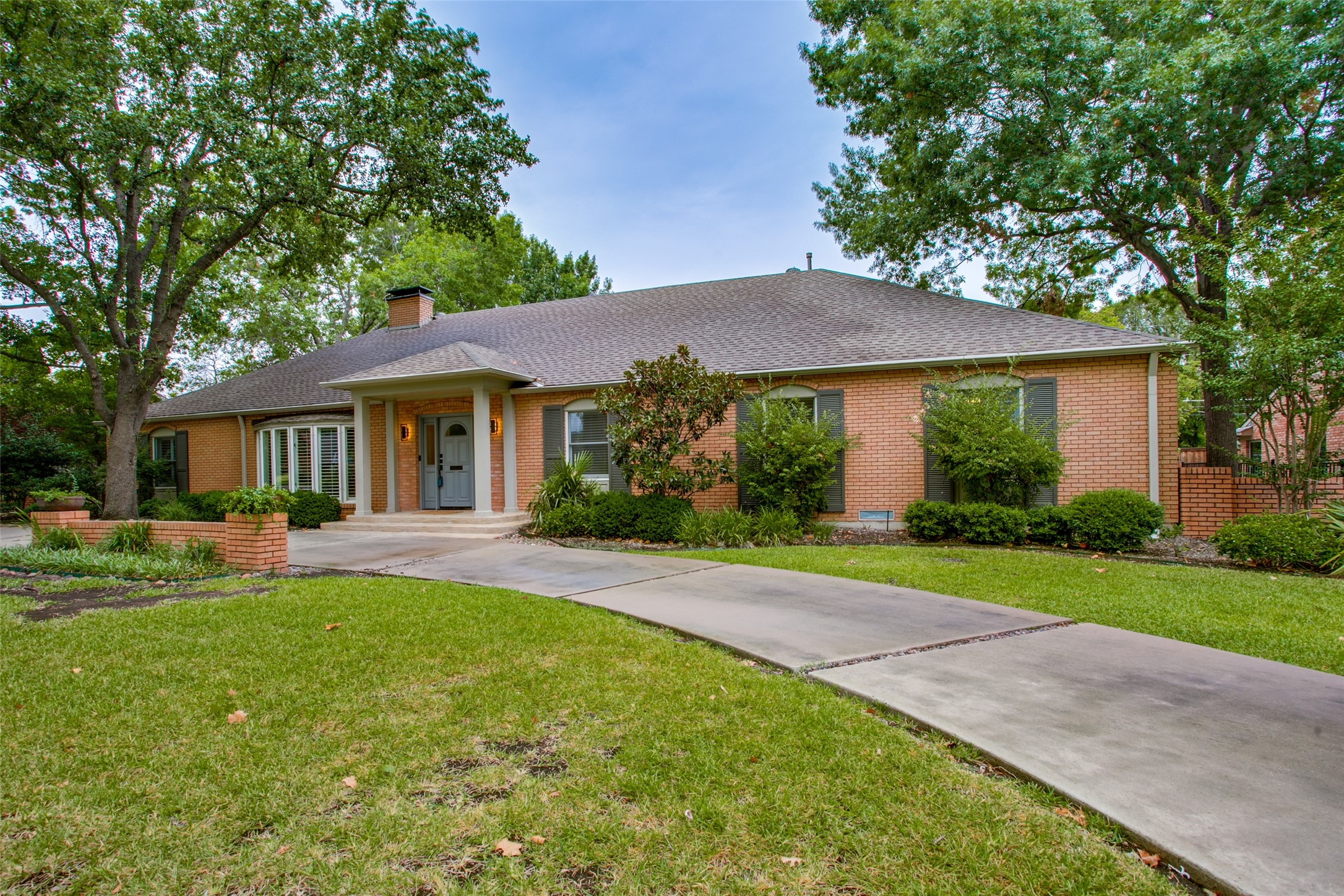 4617 Hallmark Drive, Dallas, TX 75229 | 20706543 | Briggs Freeman Sotheby's