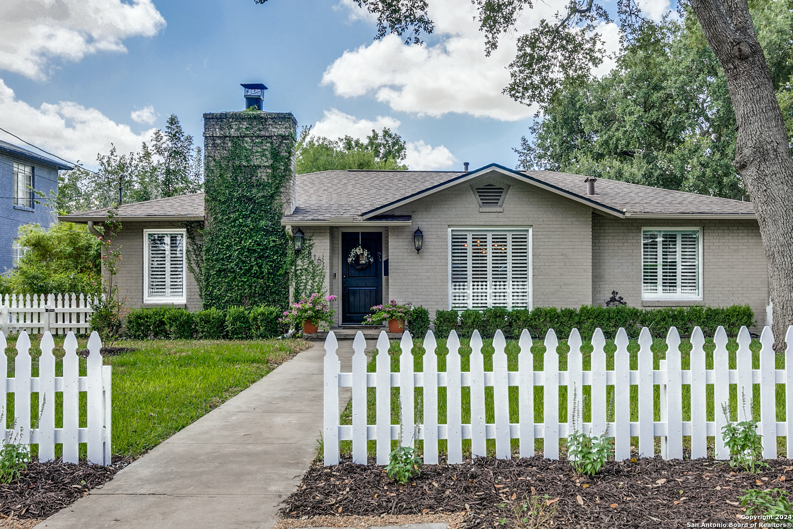 116 W Oakview Place, Alamo Heights TX | 1801303 - Phyllis Browning Company